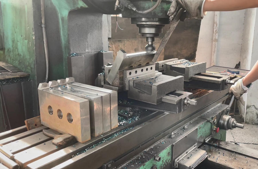 Working requirements of cold flying shear